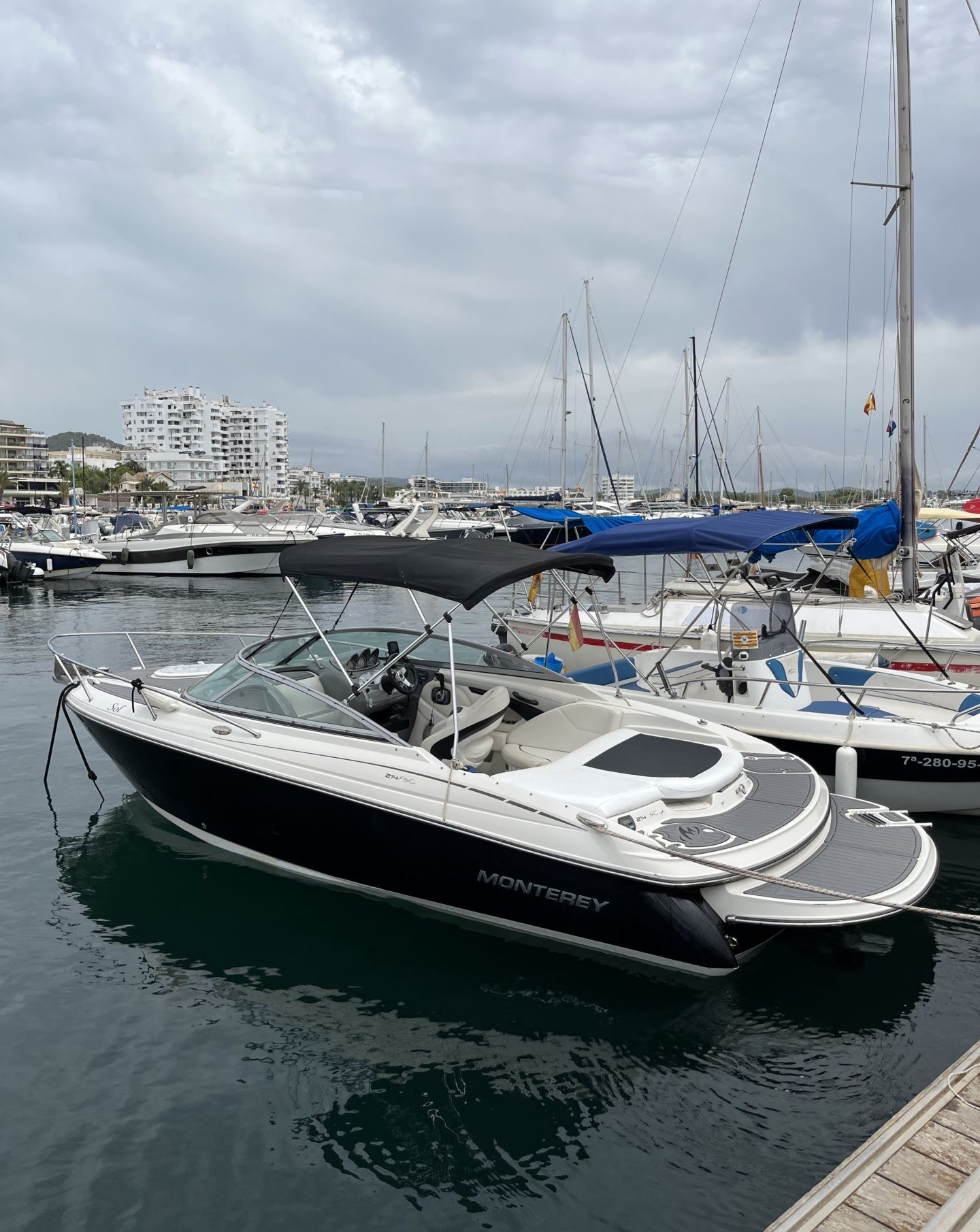 Monterey — 214 Fs (2008) - Book Any Boat