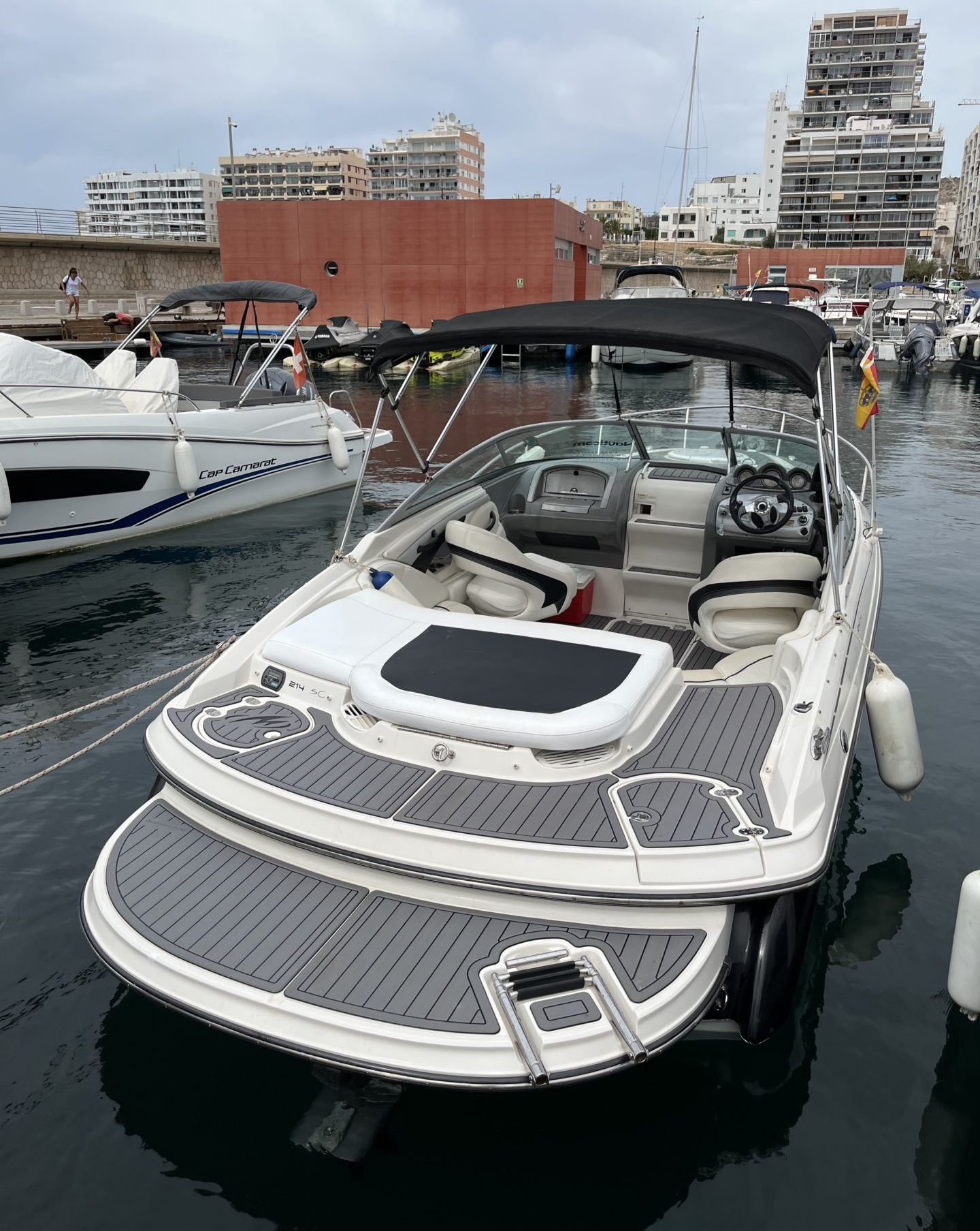 Monterey — 214 Fs (2008) - Book Any Boat